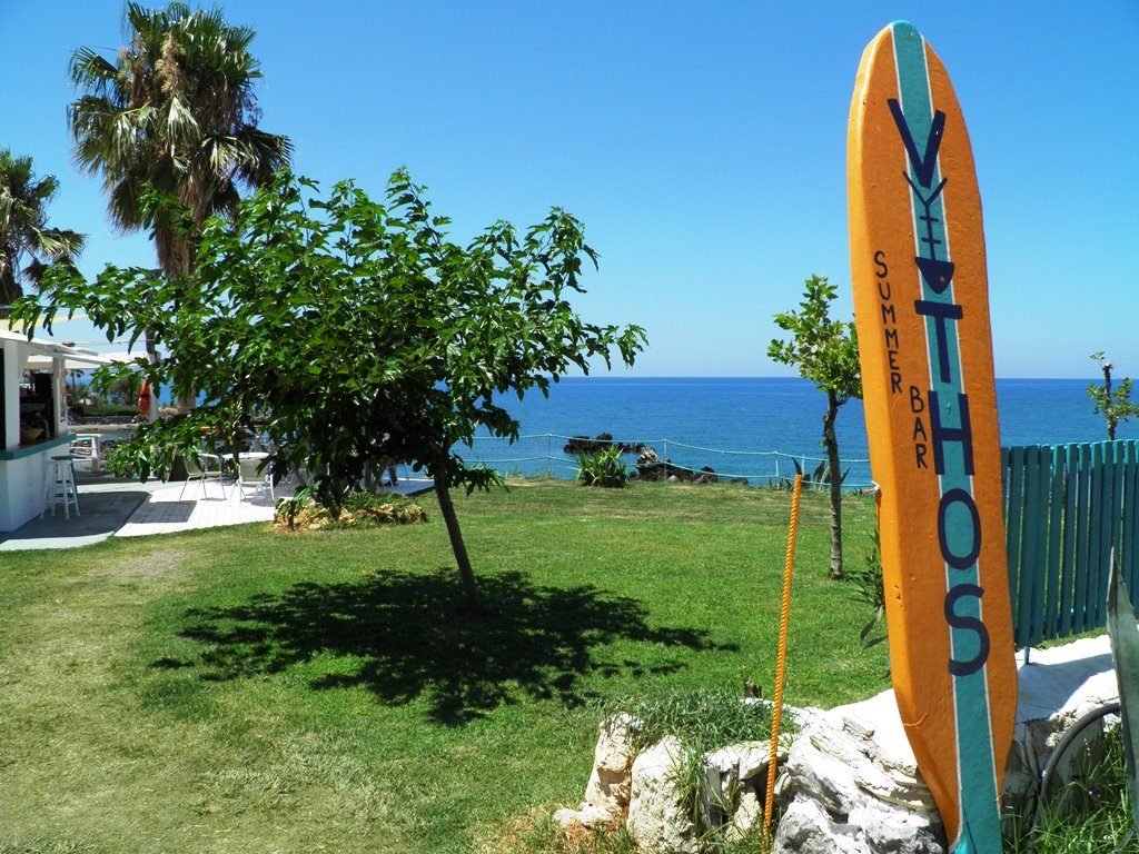ΒΥΘΟΣ ΡΕΘΥΜΝΟ (beach bar restaurant) - I-Ellada